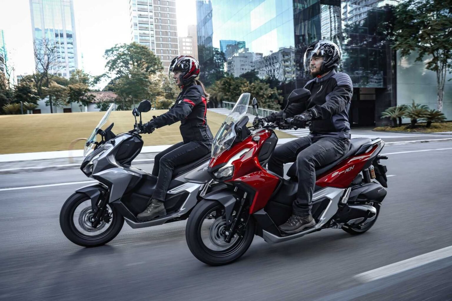 Honda ADV 160 2025: nova geração traz motor mais potente